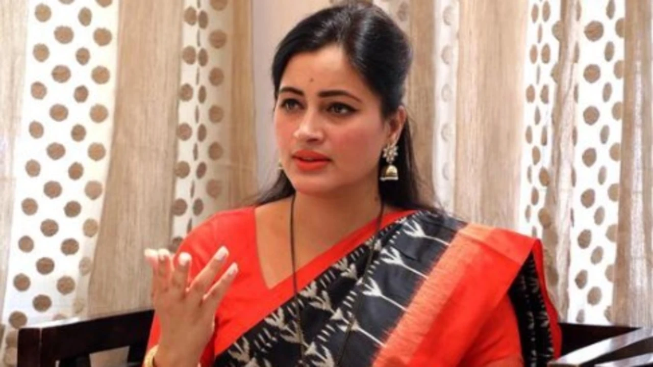 ‘हिंदू शेरनी, तू काही दिवसांचीच…’; नवनीत राणांना पाकिस्तानमधून धमकी ...