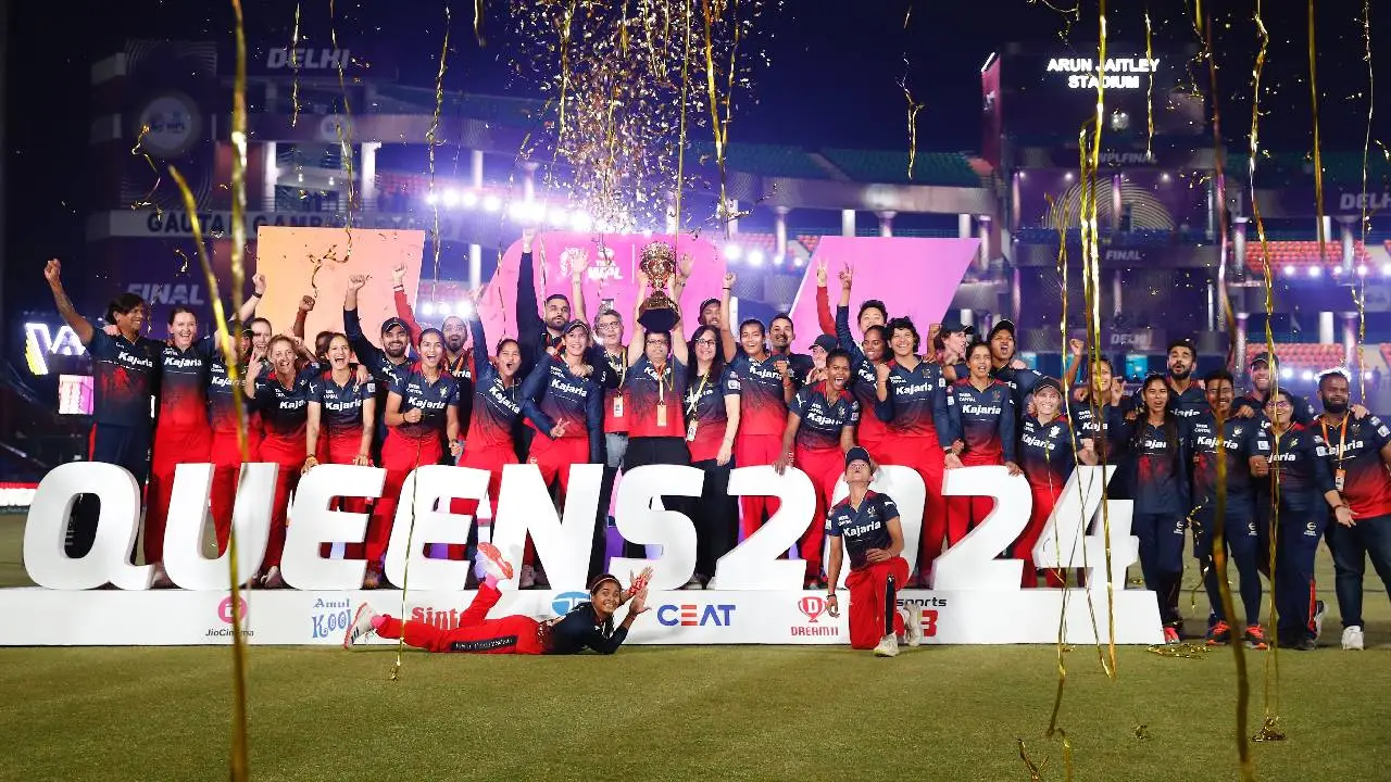 WPL Final 2024 | RCB अखेर चॅम्पियन! विजेत्या संघावर कोट्यवधींचा वर्षाव ...